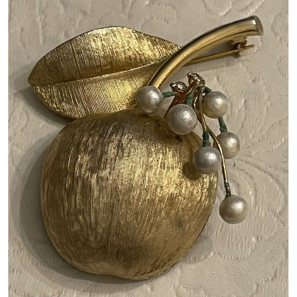 Richelieu | Jewelry | Vtg Richelieu Brooch Apple Pearls Gold ...